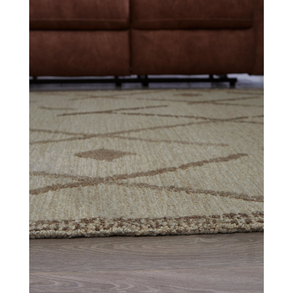 Guyford Area Rug - 5'x7' | Meubles Gilles Trembly